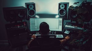 Producer Là Gì: Khái Niệm, Vai Trò Và đặc điểm Công Việc